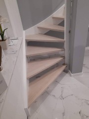 Schody wewnętrzne – Domy kanadyjskie – szkieletowe. Całoroczne, gotowe ...